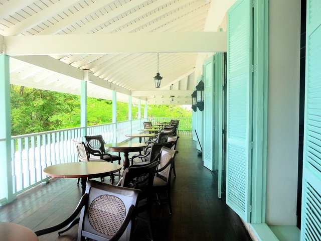 Swimming pool location, veranda and porch for shoots in the Caribbean